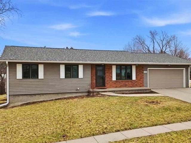 890 Prairie Ridge Rd, North Liberty, IA 52317
