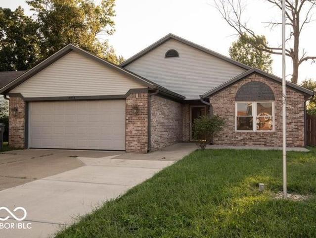 8914 Summer Walk Dr W, Indianapolis, IN 46227