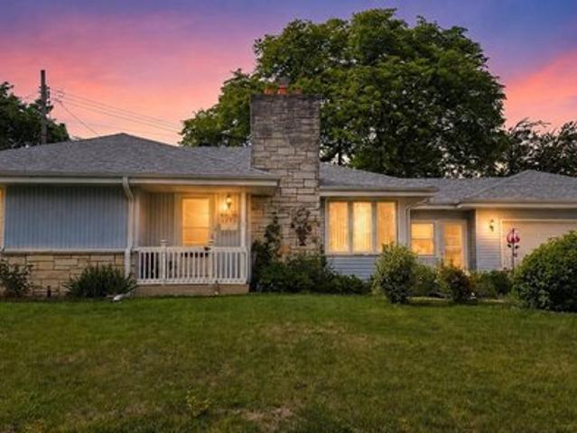 8914 W Stuth Ave, West Allis, WI 53227