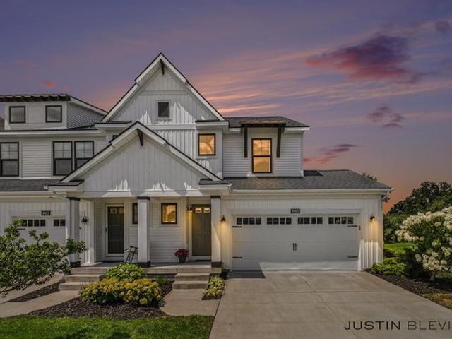 8915 Barrington Ln, Jenison, MI 49428