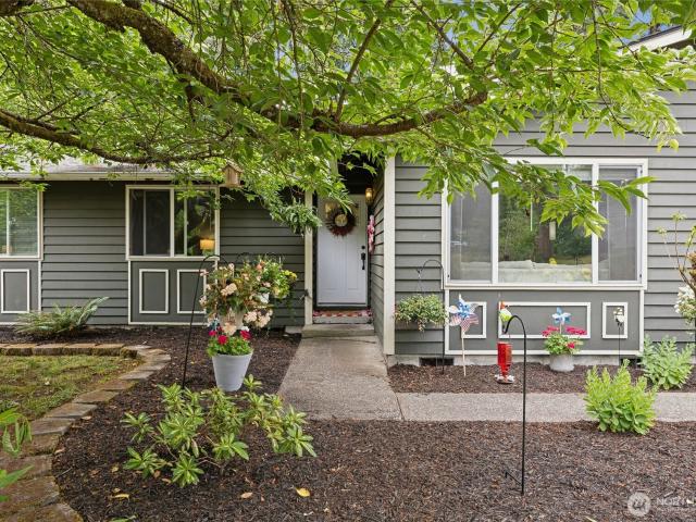 8915 Quinault Drive NE