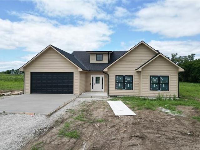 8915 Varner Rd, Odessa, MO 64076