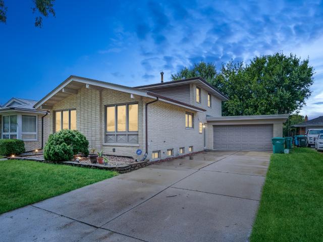 8918 S Francisco Ave, Evergreen Park, IL 60805 | MLS #12620 | Compass