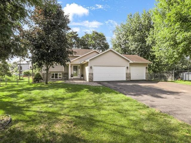 8918 Waconia St NE, Blaine, MN 55449