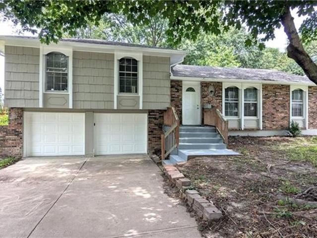 8919 Stark Ave, Kansas City, MO 64138