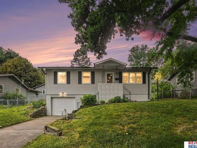 8919 Valley St, Omaha, NE 68124