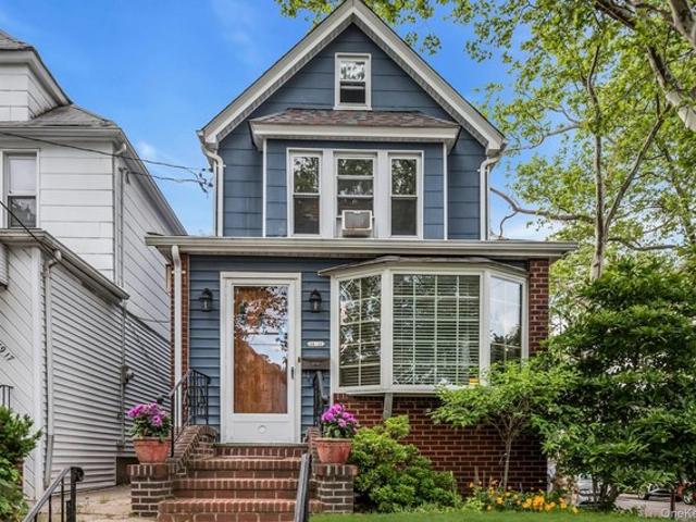 8919 69th Ave, Forest Hills, NY 11375