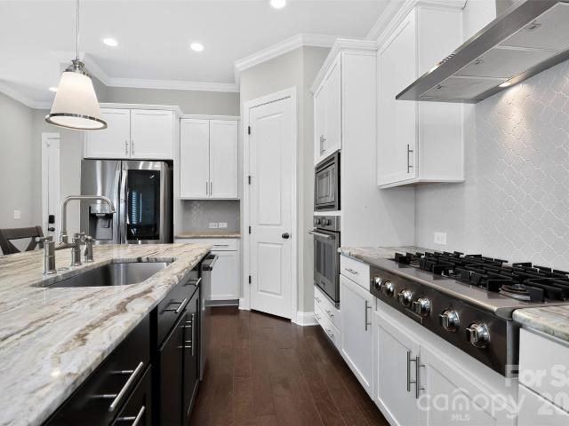 8910 Matthews Farm Lane