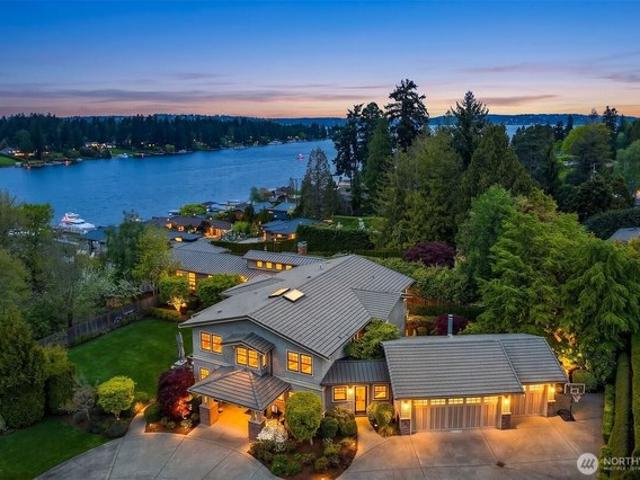 8910 NE 33rd St, Yarrow Point, WA 98004