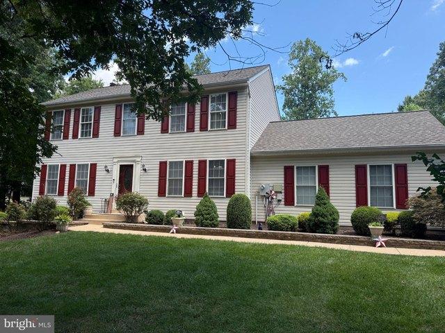8910 Jameson St, Lorton, VA 22079