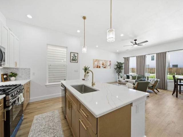 8910 Knoll Leaf Dr, Houston, TX 77080