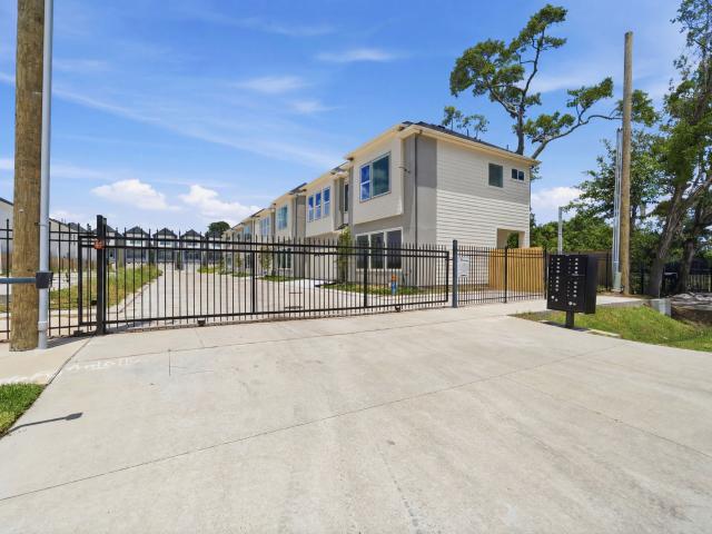 8910 Knoll Leaf Drive