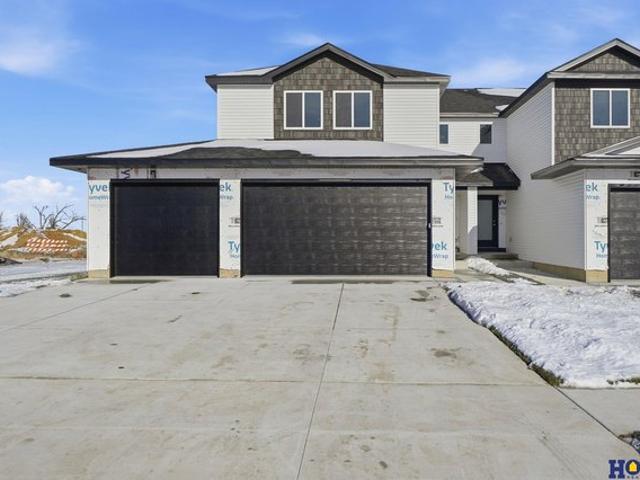 8910 Peregrine Rd, Lincoln, NE 68505