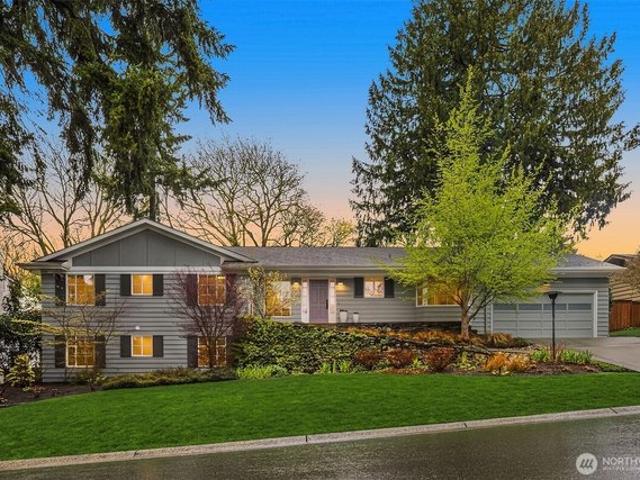 8910 SE 54th St, Mercer Island, WA 98040