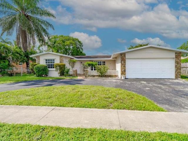 8910 23rd St NW, Pembroke Pines, FL 33024