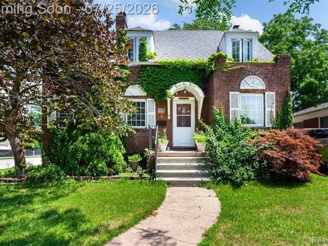 8911 Manor Ave, Allen Park, MI 48101