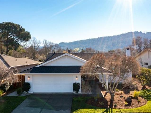 8911 Oakmont Dr, Santa Rosa, CA 95409