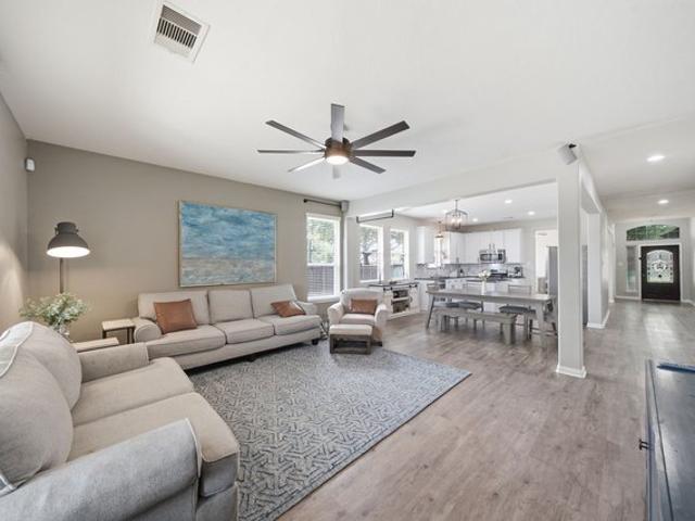 8911 Henrico Ln, Rosenberg, TX 77469