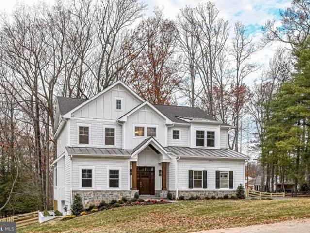 8911 Higdon Dr, Vienna, VA 22182