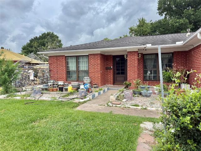 8911 Lazy River Lane
