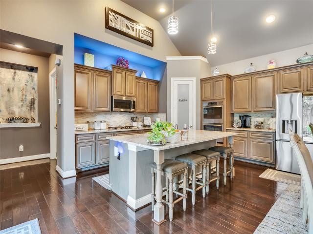 8911 Leaning Hollow Lane