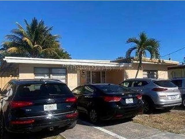 8911 SW 34th St, Miami, FL 33165