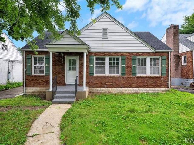 8911 Shawnee Ln, Overland, MO 63114