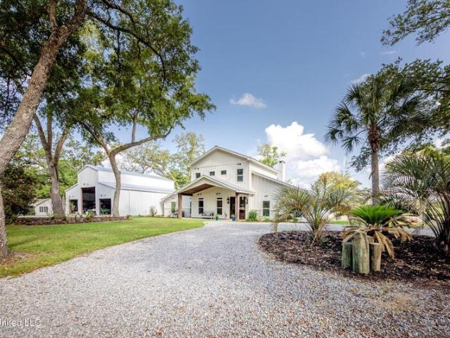 8912 Dixie Street, Ocean Springs, MS 39564