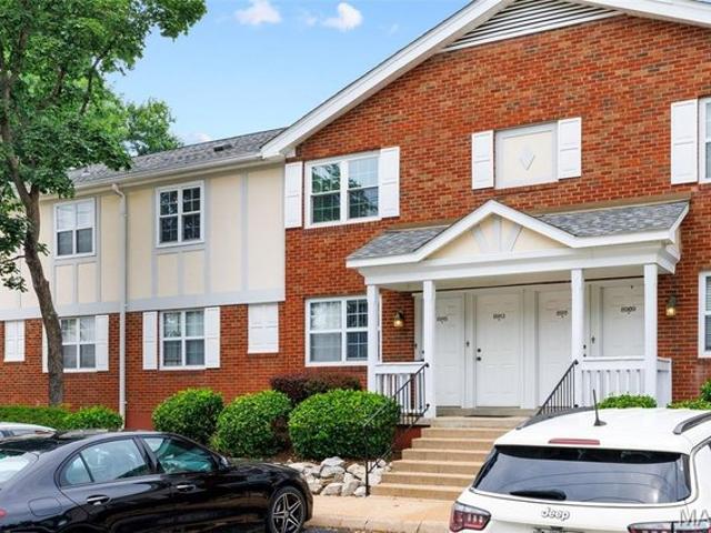 8913 N Swan Cir, Saint Louis, MO 63144