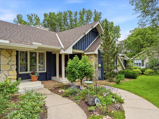 8913 S Minnehaha Circle