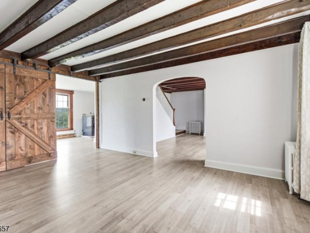 891 Amwell Rd