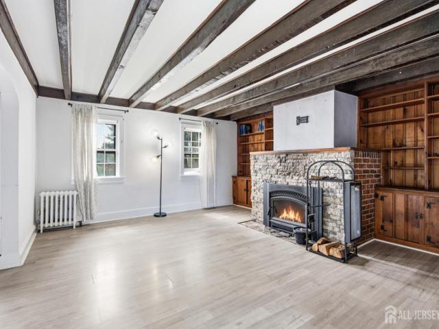891 Amwell Road