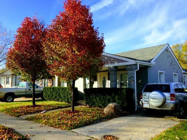 891 E Guthrie Ave, Madison Heights, MI 48071