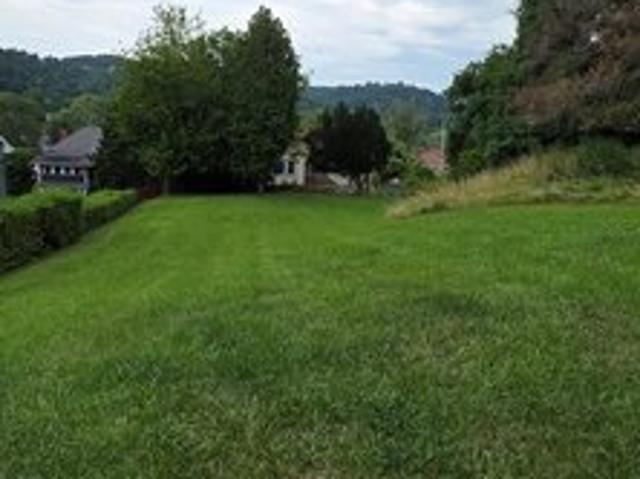 891 Ivy Ave, Wheeling, WV 26003