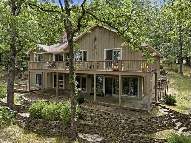 891 Lakeview Dr, Eureka Springs, AR 72631