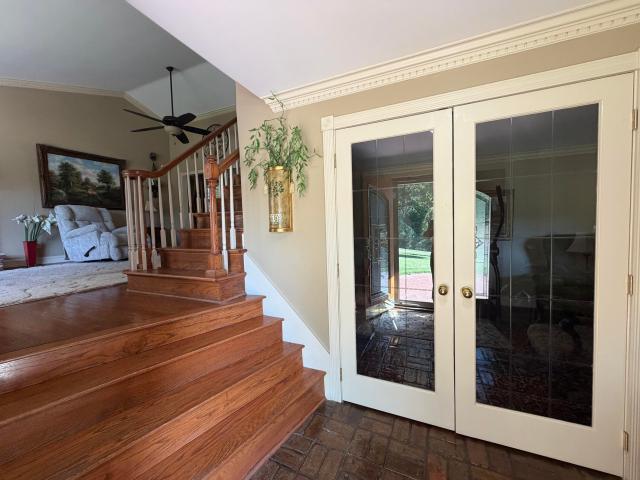 891 Woodland Hills