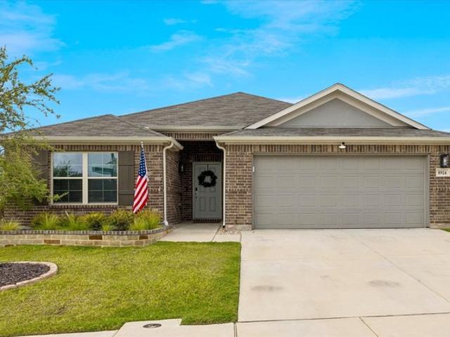 8924 Flying Eagle Ln, Fort Worth, TX 76131