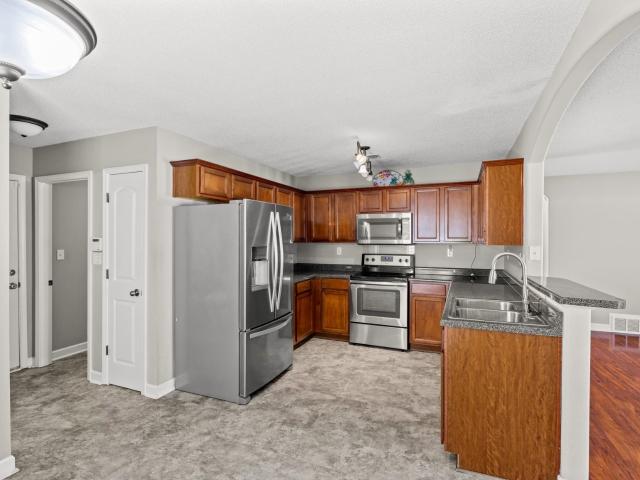 8924 village lake ln