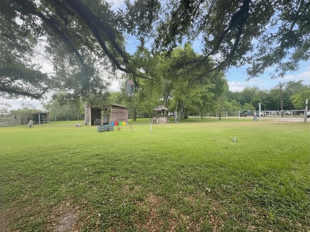 8925 Spruce St, Hitchcock, TX 77563 | MLS #46000