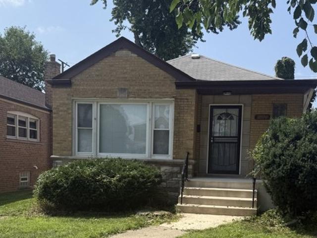 8926 S Paxton Ave, Chicago, IL 60617