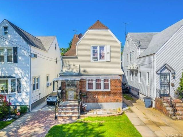 8926 th St, Queens Village, NY 11427