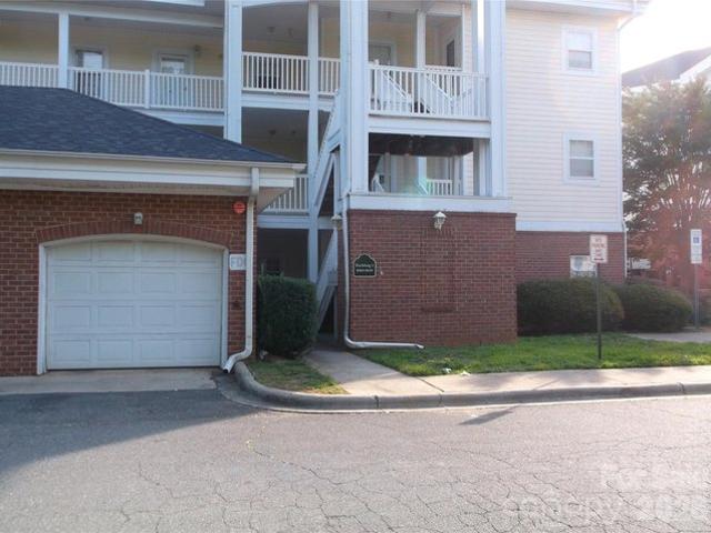 8927 Meadow Vista Rd, Charlotte, NC 28213