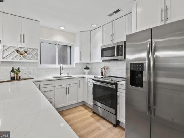 8929 Battery Pl #22, Bethesda, MD 20814