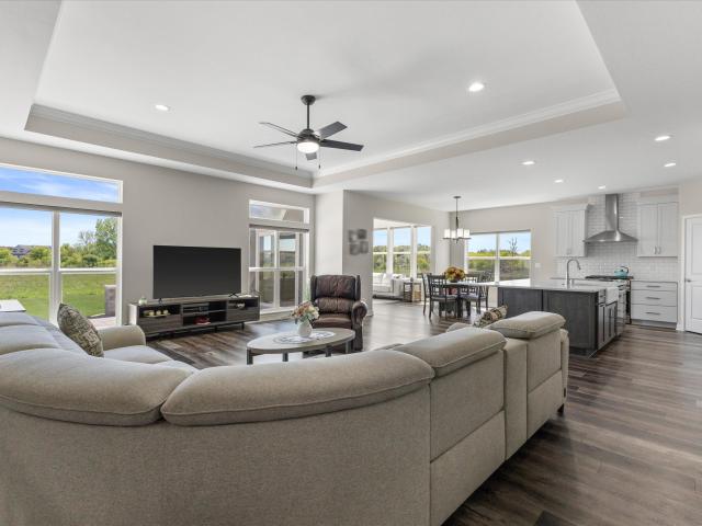 8929 Creekside Cir