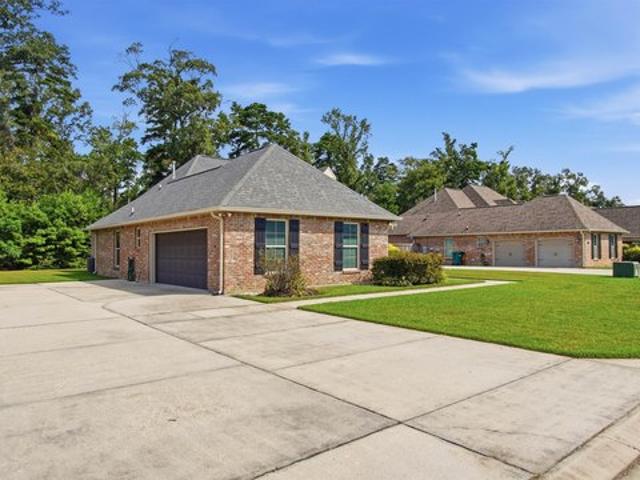 8929 Greenleaves Dr, Denham Springs, LA 70726