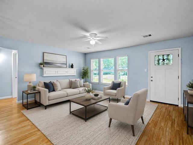 8921 Oak Knoll Ln, Houston, TX 77078