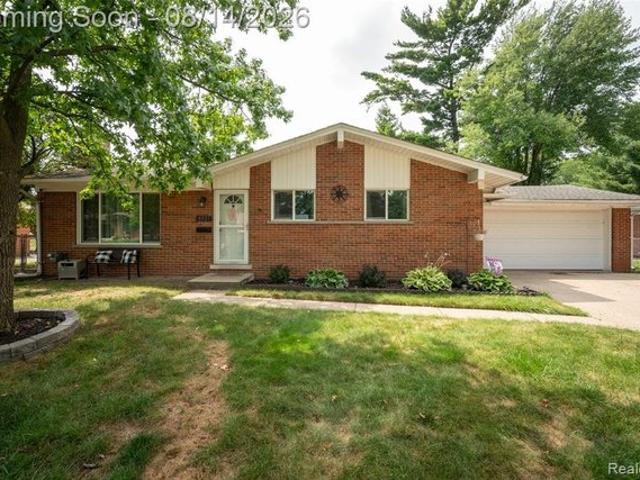 8921 Harvey St, Wayne, MI 48150