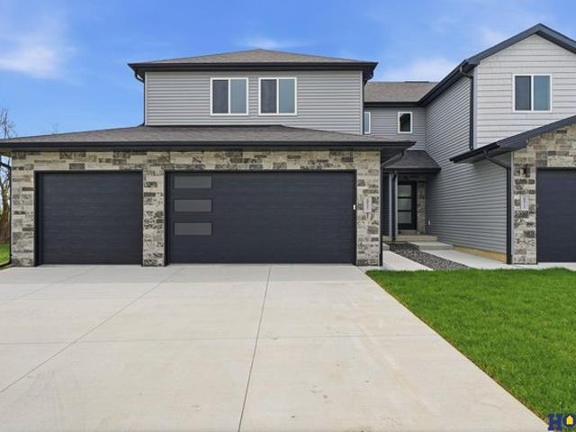 8921 Peregrine Rd, Lincoln, NE 68505
