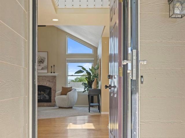 8922 Maribou Court