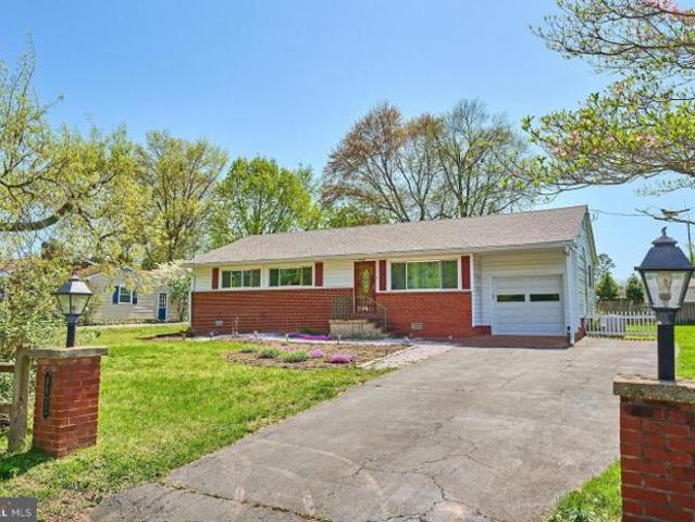 8922 Longstreet Dr, Manassas, VA 20110